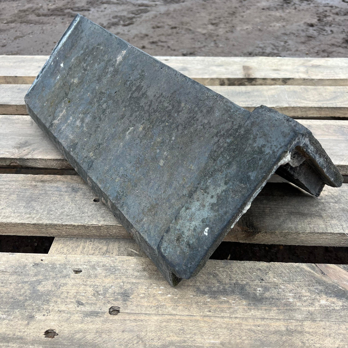 Reclaimed Blue Triangle 18" Clay Roof Ridge Tile - 90 ° – Britannia Stone
