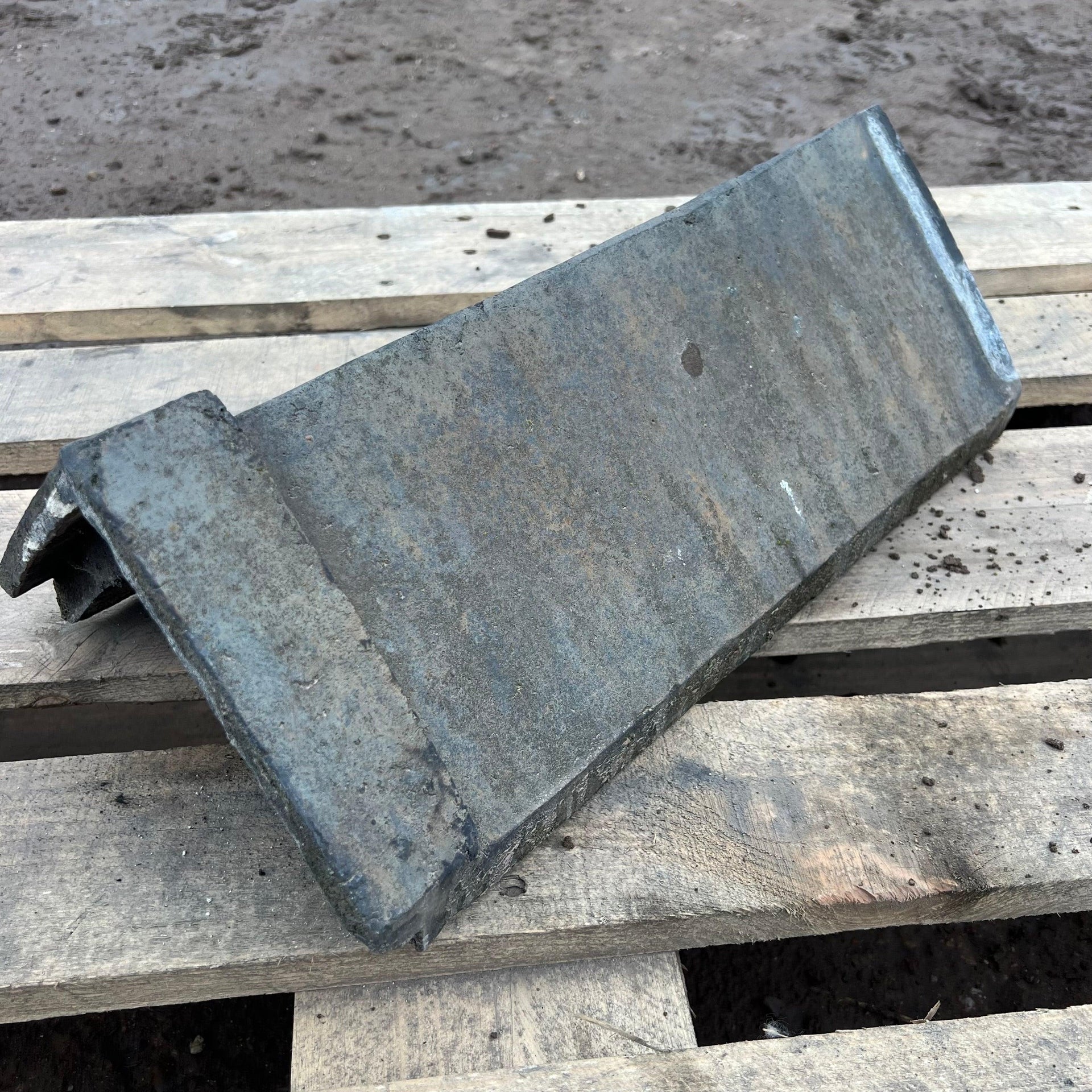 Reclaimed Blue Triangle 18" Clay Roof Ridge Tile - 90 ° – Britannia Stone