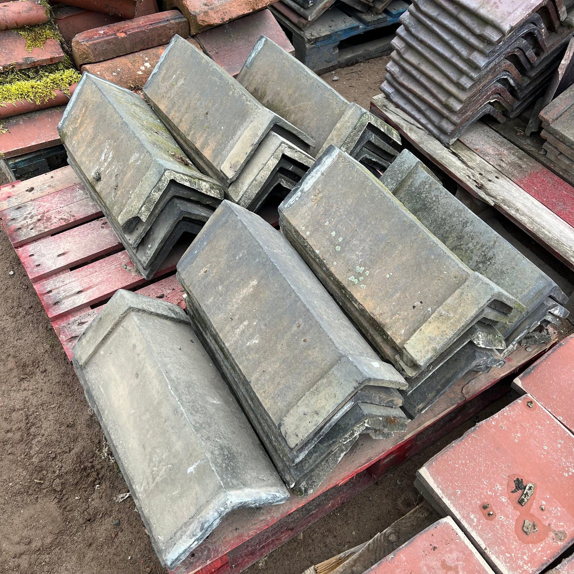 Reclaimed Blue Triangle 18" Clay Roof Ridge Tile - 90 ° – Britannia Stone