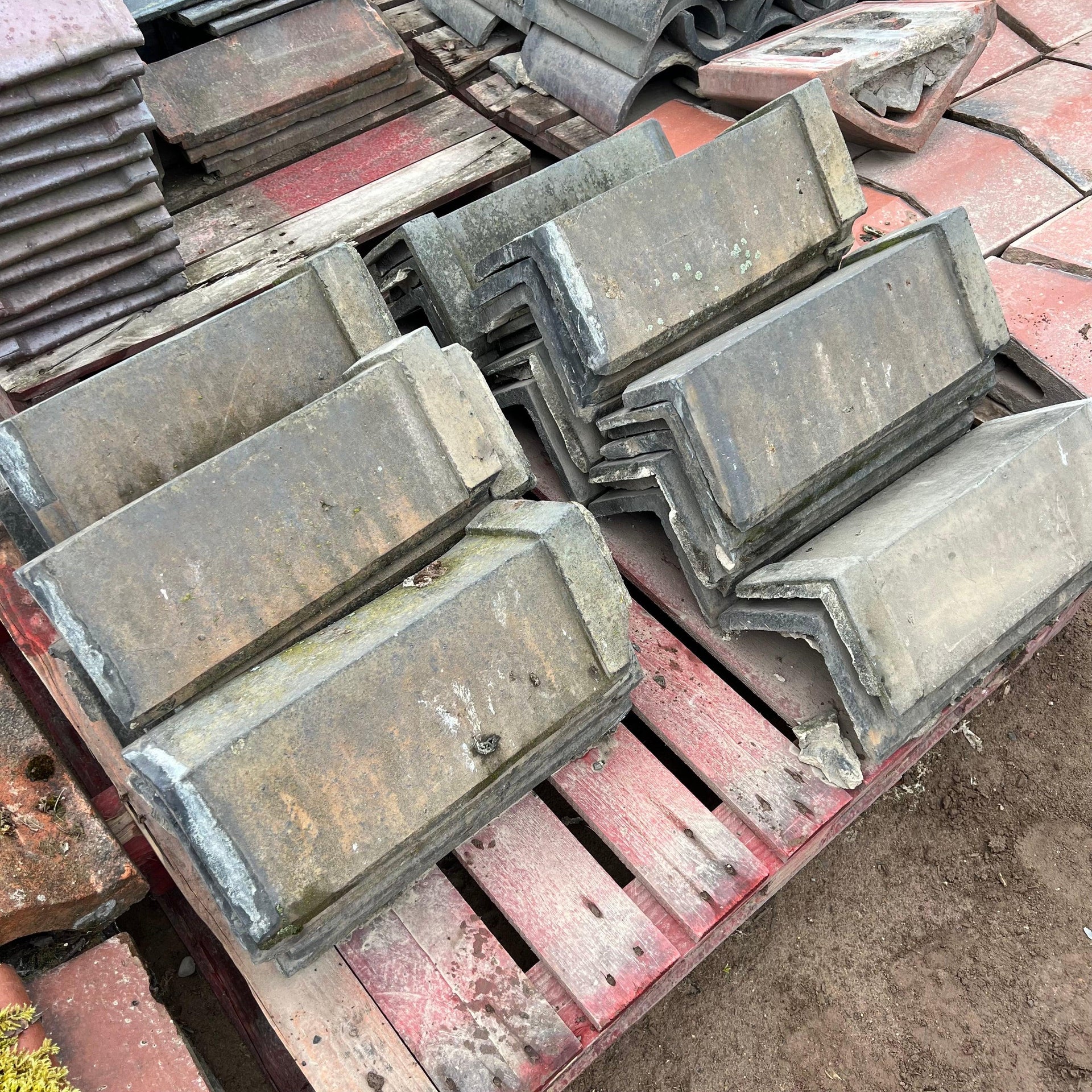Reclaimed Blue Triangle 18" Clay Roof Ridge Tile - 90 ° – Britannia Stone