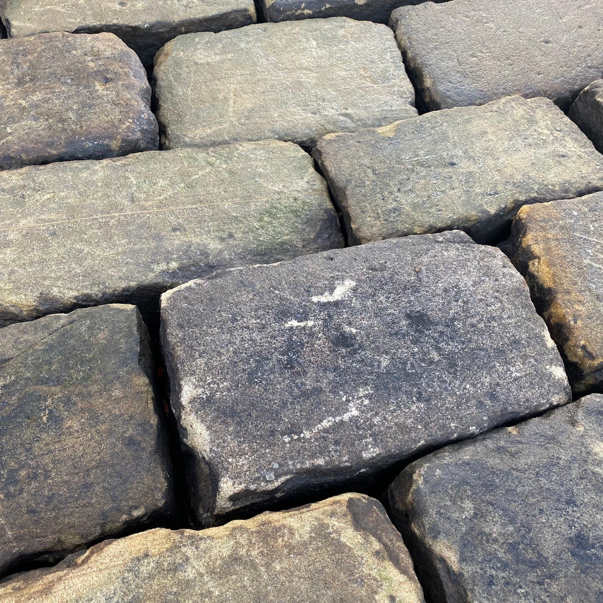 Reclaimed Gritstone Cobble Setts | Cobblestone Driveway & Paths ...