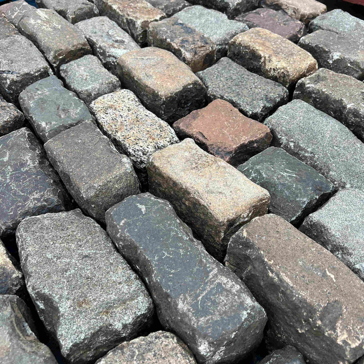 Reclaimed Cobble Setts, Gritstone Cobbles Granite Sett – Britannia Stone
