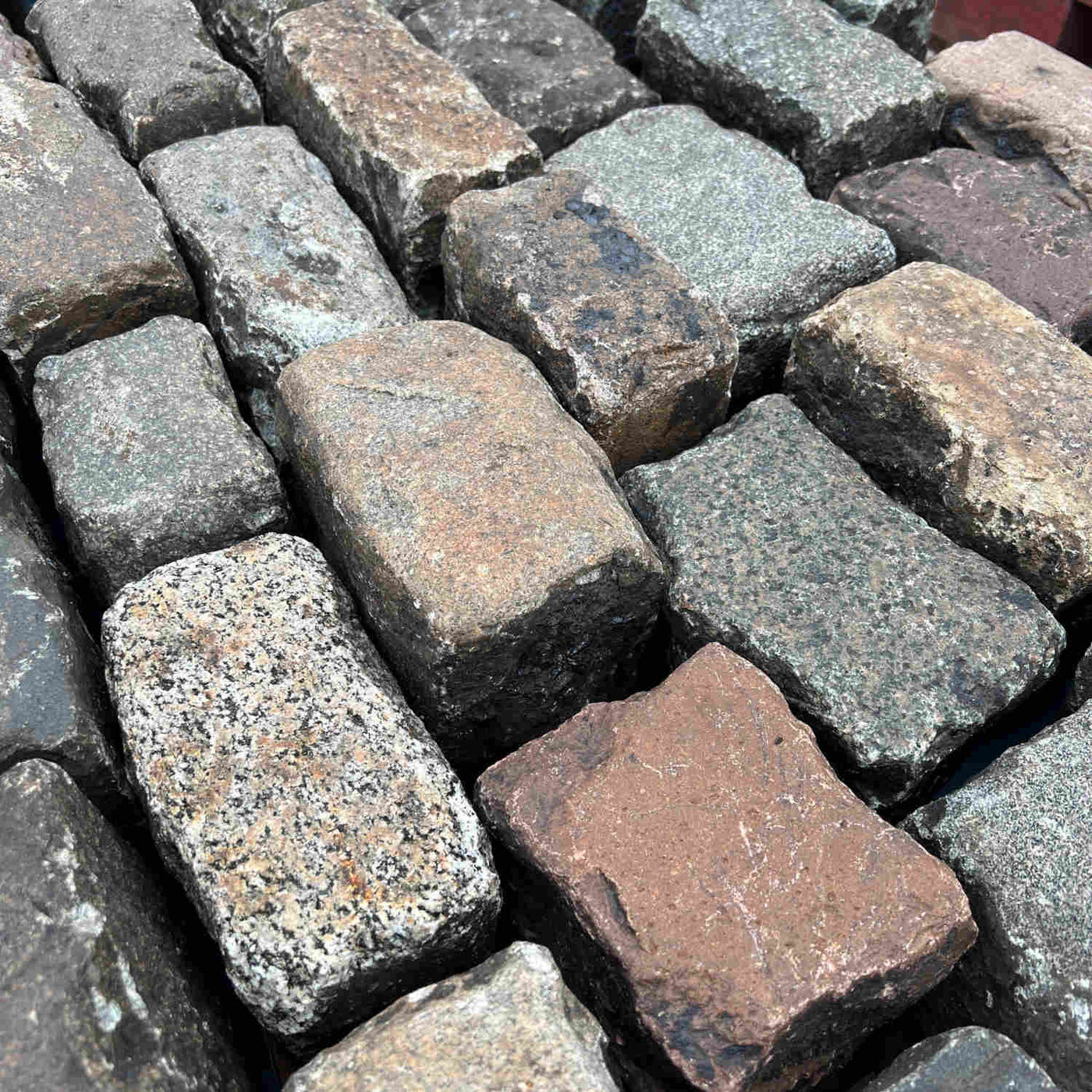 Reclaimed Cobble Setts, Gritstone Cobbles Granite Sett – Britannia Stone