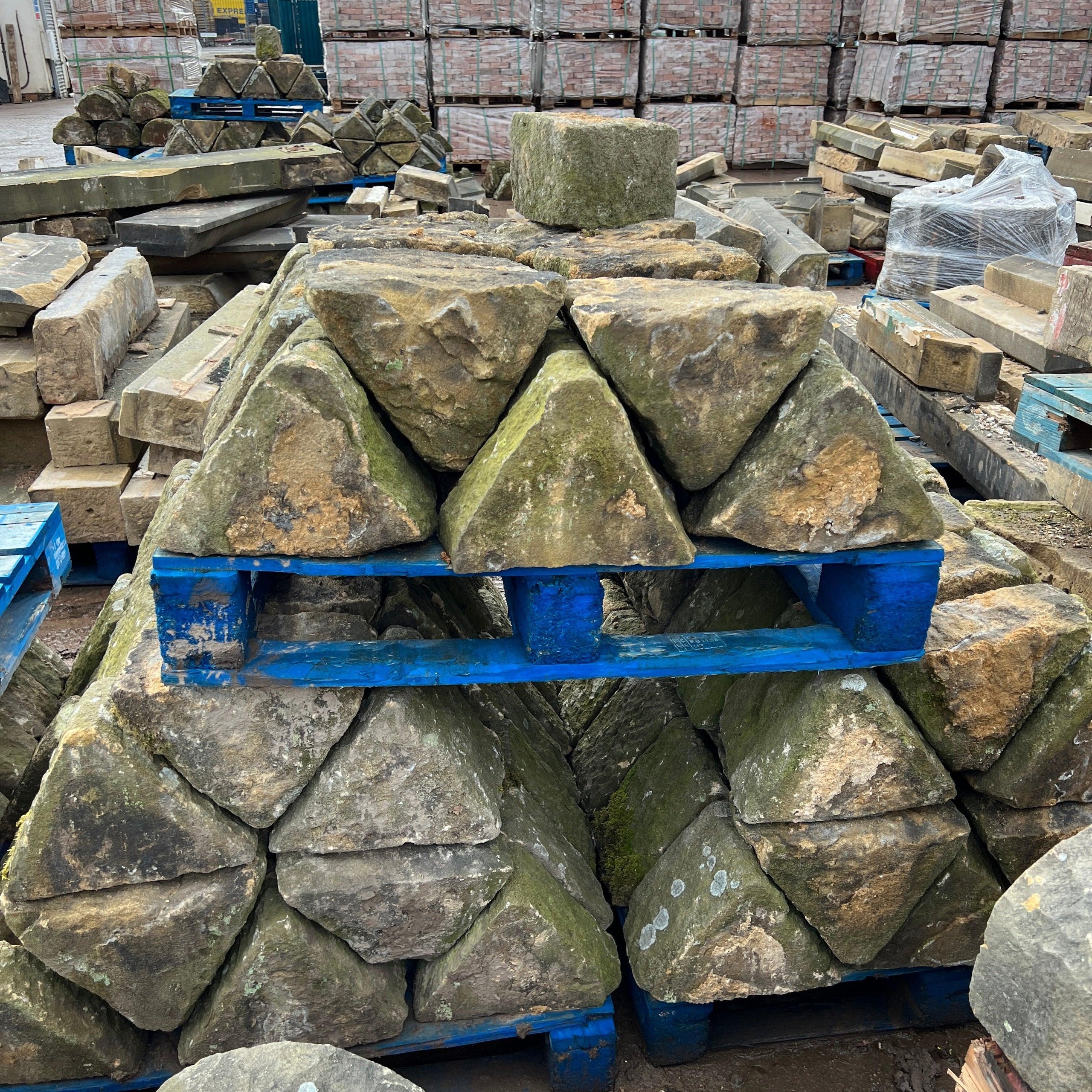 Reclaimed Natural Stone Triangle Wall Stone Coping – Britannia Stone